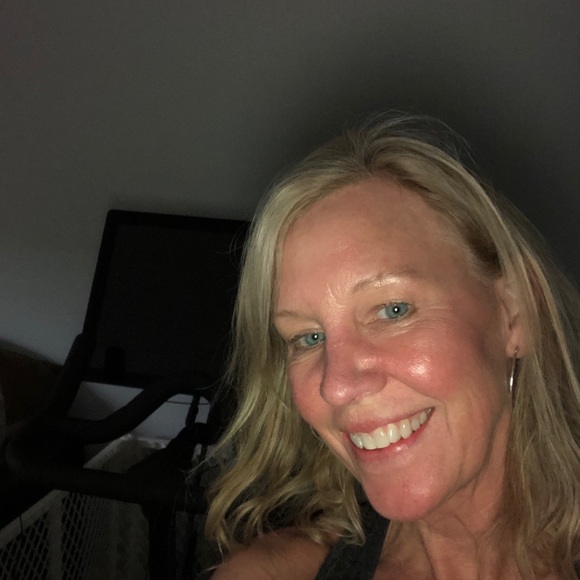 Lisa's Closet (@lisasmithson) | Poshmark